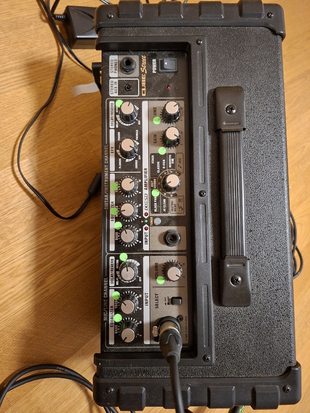 Roland Cube Street Verstärker mit Mikrofon und Ständer! (Neu (gemäss ...