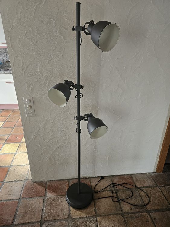 Stehlampe IKEA Hektar 3-flammig schwarz (Gebraucht) in Meisterschwanden für CHF 17.5 – nur ...