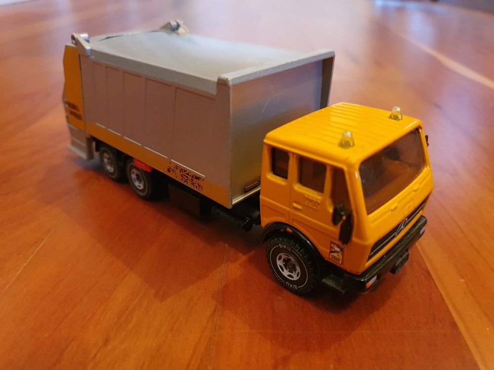 Siku Müllwagen 1:55 Mercedes Benz (Gebraucht) in Triesen für CHF 17.5 – mit Lieferung auf ...