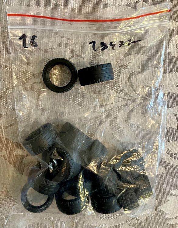 Lego 16 x Tire 24 x 12 Low - 18977 (Gebraucht) in Glattpark(Opfikon ...