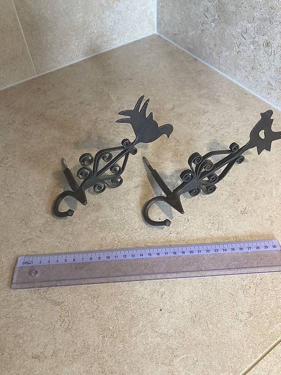 Crochets en fer forgé (D'occasion) à Mézières VD pour CHF 30 – avec ...