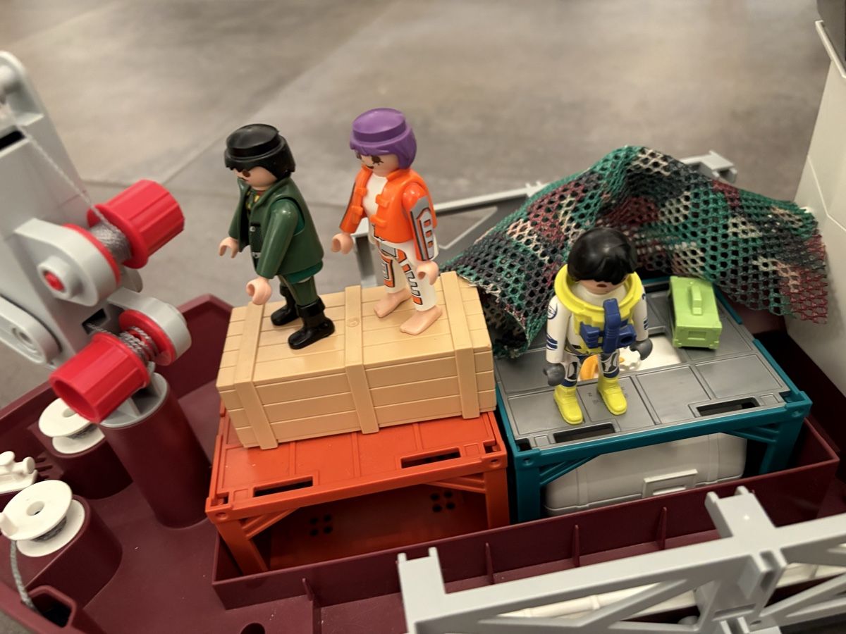 Playmobil Frachtschiff mit Kran, Figuren und Zubehör top! (Gebraucht ...