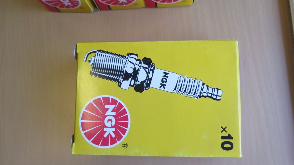 Ngk Zündkerzen 30 Stück B4 Lm Und 8 Stück Bpr4hs 10 Kaufen Auf Ricardo