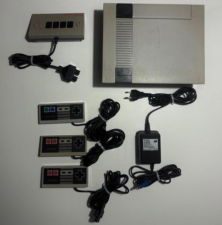 NINTENDO NES KONSOLE, DREI CONTROLLER, FOUR SCORE, PAL (Gebraucht) in ...