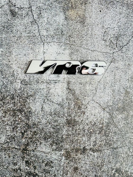 VW VR6 Emblem Schriftzug Logo aus Metall NEU Chrom | Acheter sur Ricardo