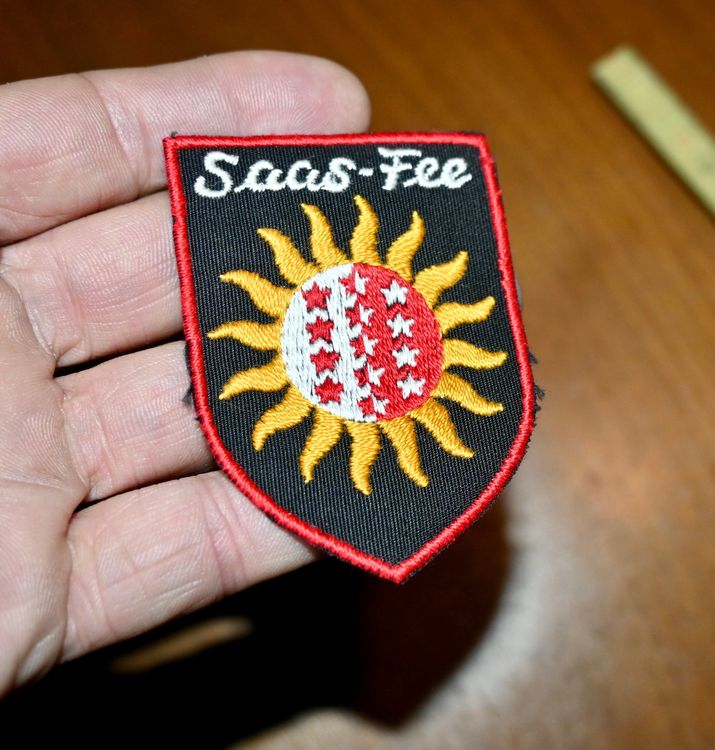 VINTAGE Badge SAAS-FEE nos ST. GALLER STICKEREI (Gebraucht) in ...