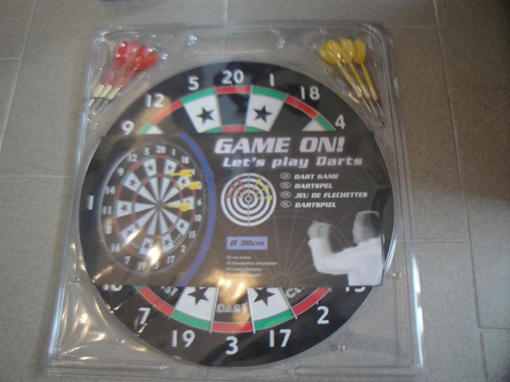 Dartspiel, Dartbrett mit 6 Pfeilen, Stahlspitze | Kaufen auf Ricardo