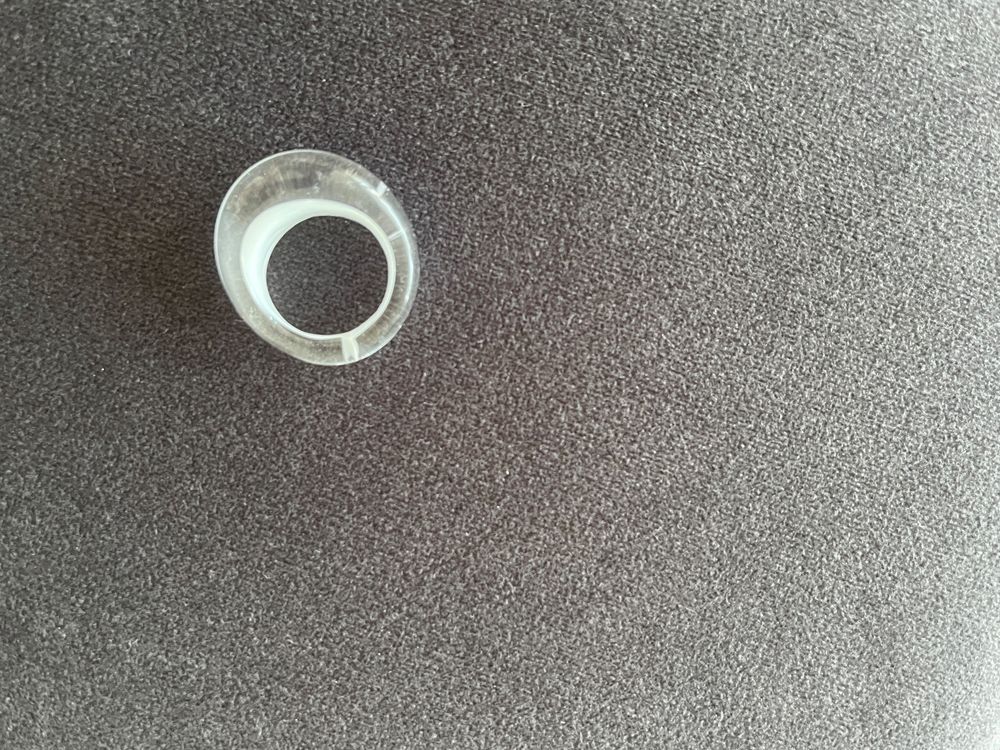 Kleiner Finger Ring (leicht transparent) (Gebraucht) in für CHF 1 – mit ...