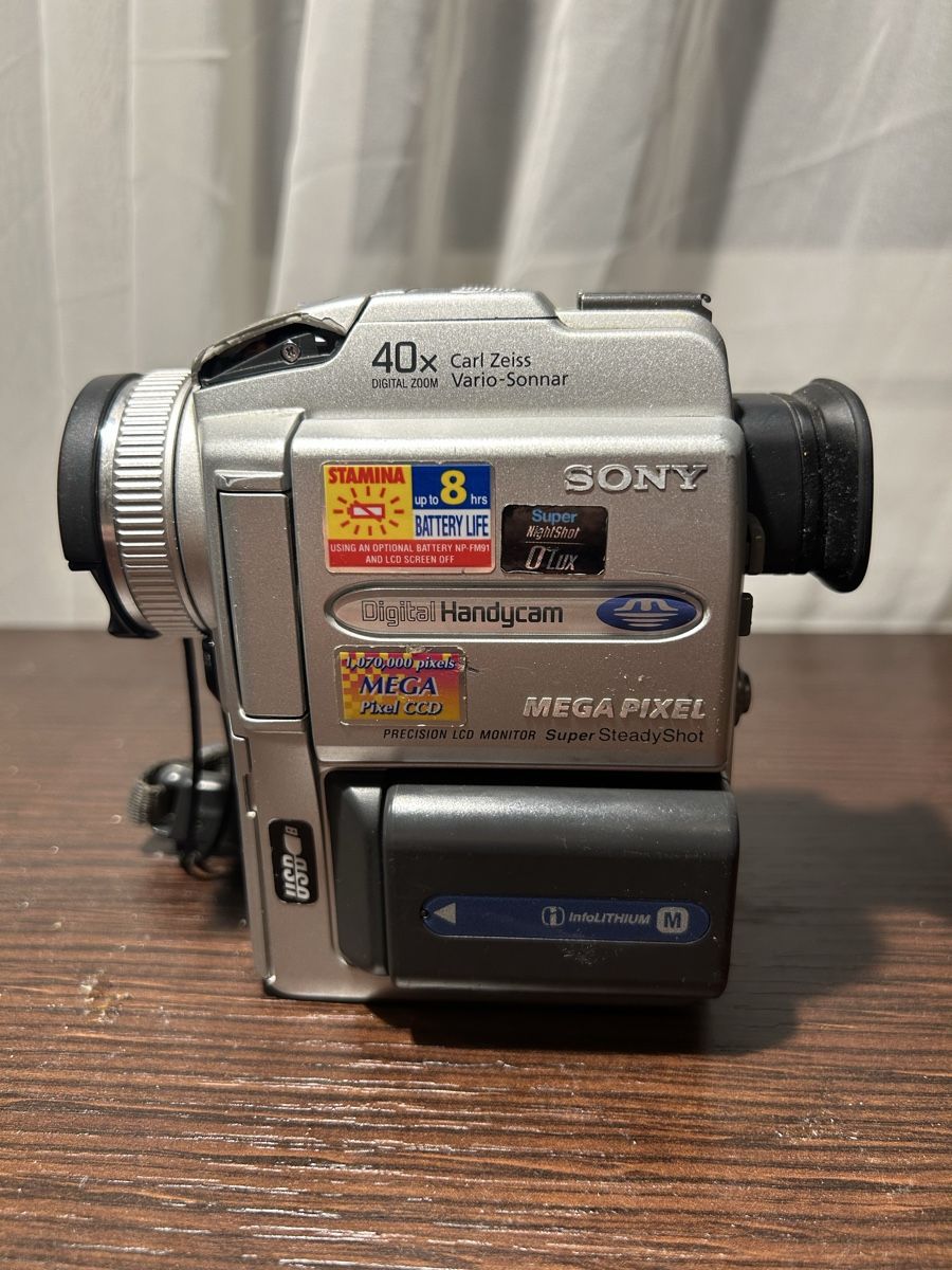 Sony DCR-PC110E Camcorder – guter Zustand, mit Ladekabel (Gebraucht) in ...