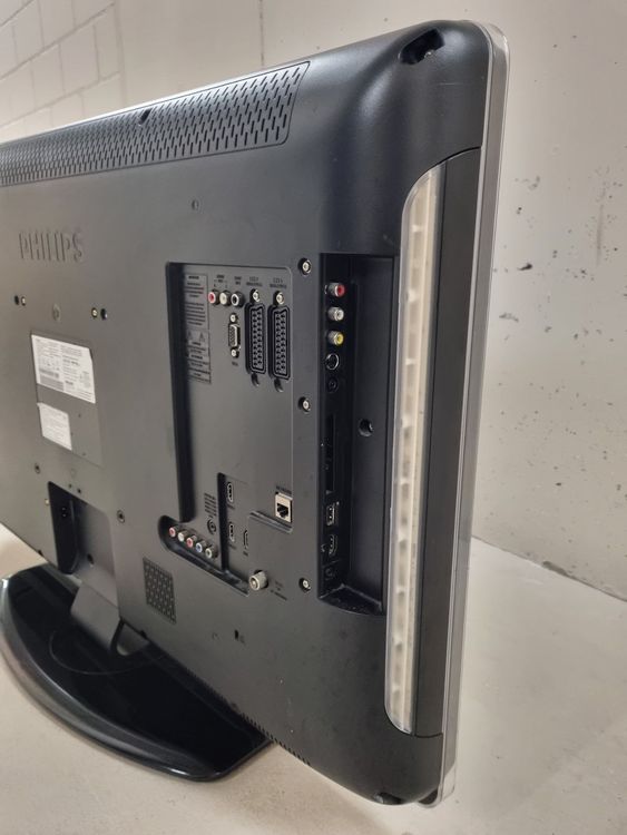 Philips TV - Full HD - LCD Fernseher mit Ambilight - 37 Zoll (Gebraucht ...