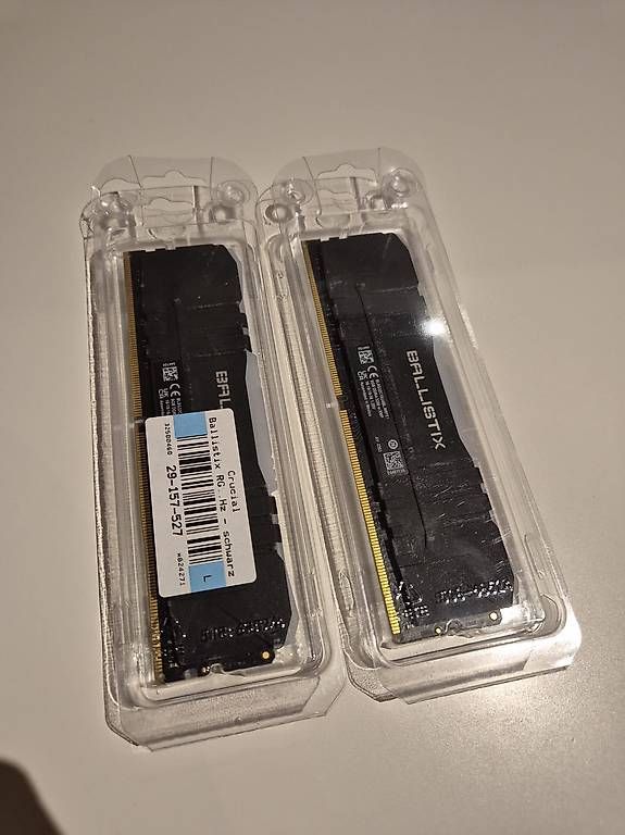 Crucial RAM Ballistix RGB DDR4 3200 2x8 GB (16GB) (Gebraucht) in ...