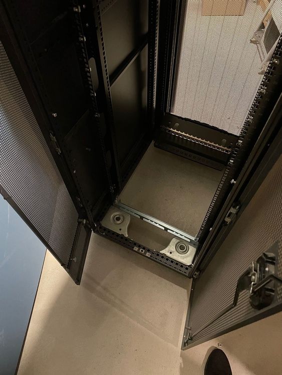 HP Server Rack 42HE auf Rollen (Gebraucht) in Münsingen für CHF 10 ...