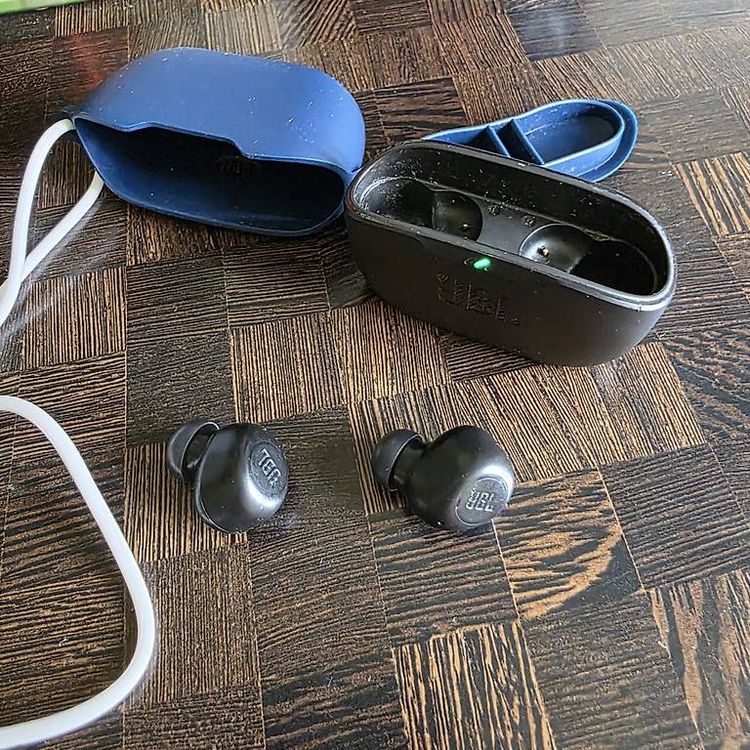 JBL Wave Buds (D'occasion) à Neuchâtel pour CHF 15 – retrait uniquement ...