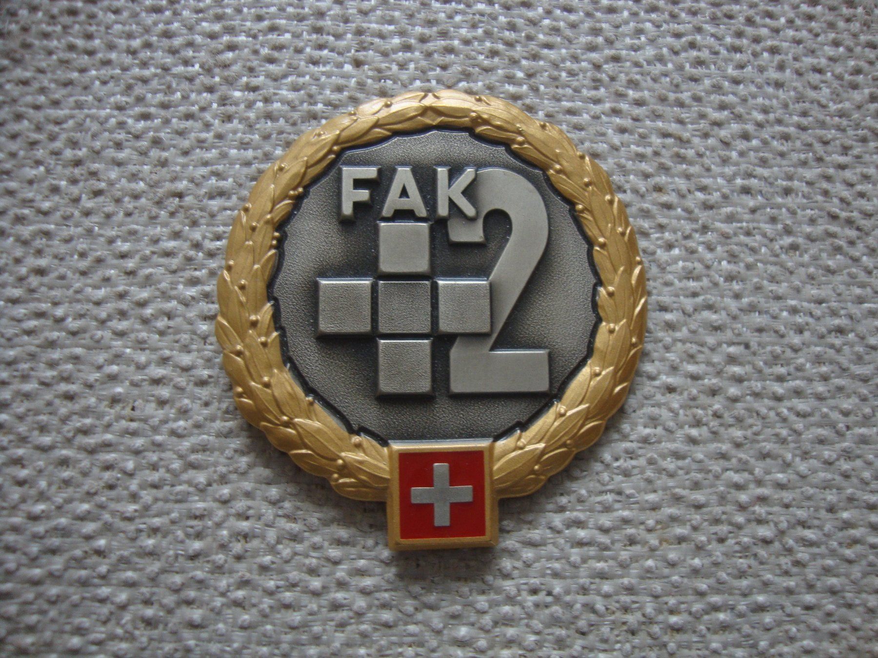 Beret Emblem Feldarmeekorps 2 mit Goldrand FAK 2 Militär (Neu (gemäss Beschreibung)) in ...