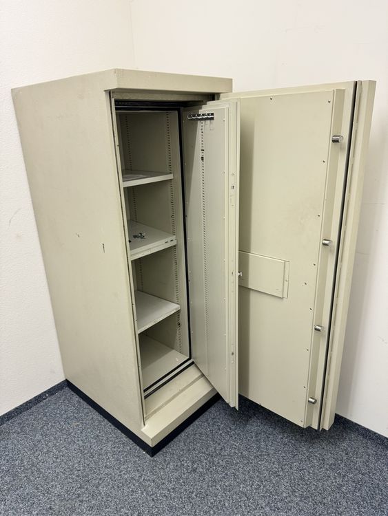 Massiver Tresorschrank 180cm (Gebraucht) in Geroldswil für CHF 250 – nur Abholung auf Ricardo kaufen