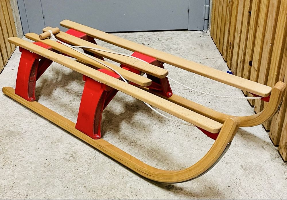 Luge Davos pliable en bois et plastique rouge, vintage. (Gebraucht) in ...