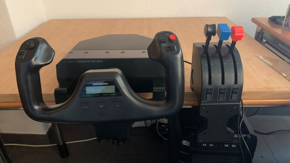 Flight Yoke System von Logitech | Kaufen auf Ricardo