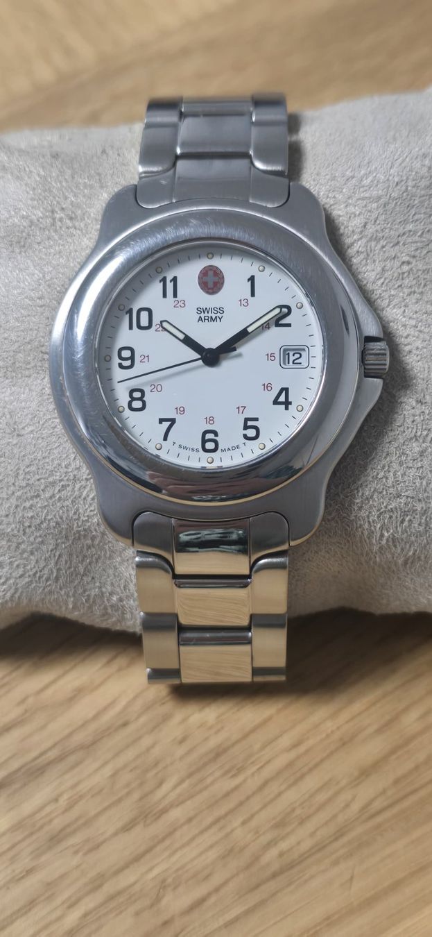VICTORINOX SWISS ARMY DATE swiss Made SAPPHIRE CRYSTAL (Gebraucht) in ...