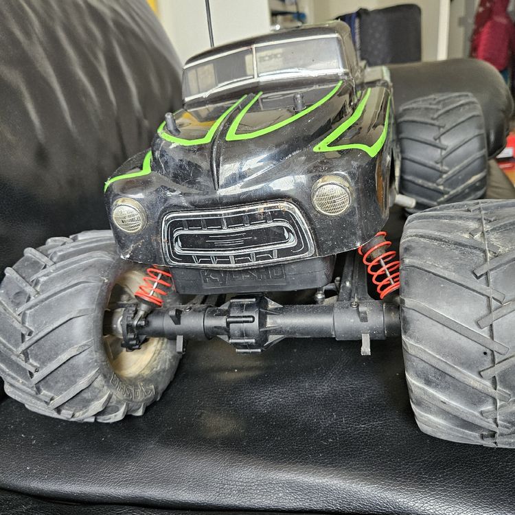 Nitro Mad Force Kyosho Monstertruck + Starter Kit Robitronic (Gebraucht) in Worben für CHF 189 ...