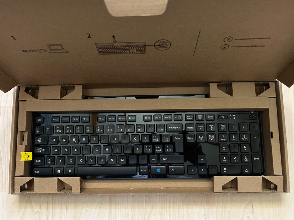 Logitech Wireless K750 SOLAR Keyboard für Windows + Ziffern (Neu ...