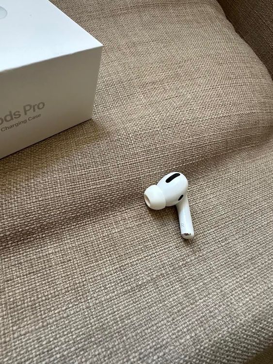 right airpod pro (1st Gen.) (Gebraucht) in Sachseln für CHF 35 – mit ...