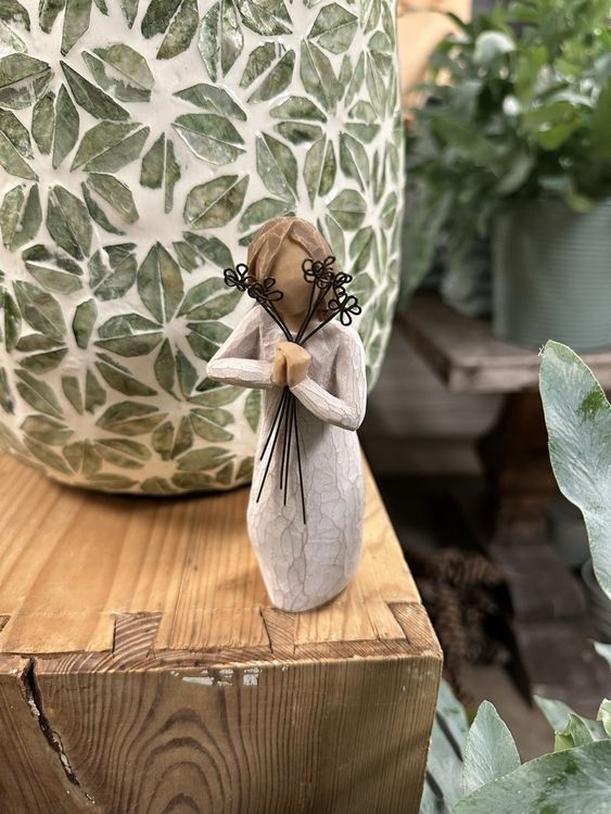 Willow Tree Figur Mädchen/ Frau mit Blumen (Neu und originalverpackt ...
