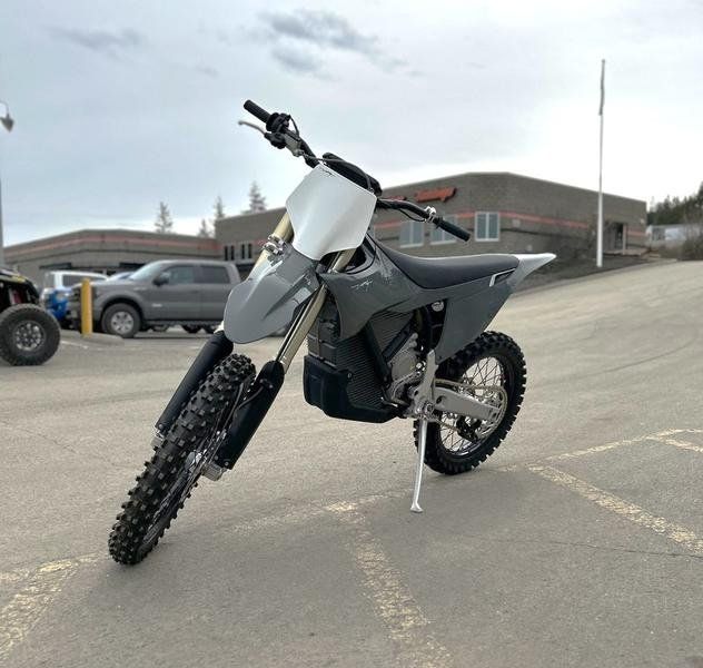 Varg Stark Elektro Enduro Motorrad 80 PS / 938 NM (Gebraucht) in ...