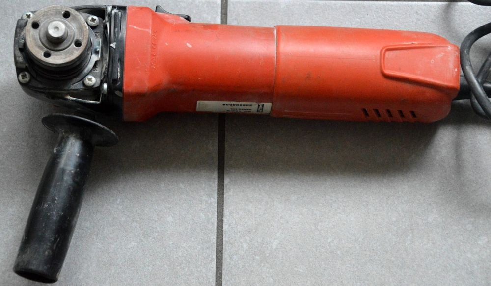 Hilti DC 125 S Winkelschleifer / Meuleuse d'angle | Kaufen auf Ricardo Hilti DC 125 S Winkelschleifer / Meuleuse d'angle | Kaufen auf Ricardo