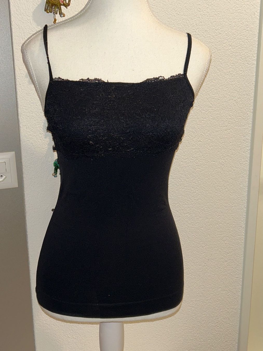 Top mit Spitzen- Einsatz schwarz (Gebraucht) in Brunnen für CHF 4 – mit ...