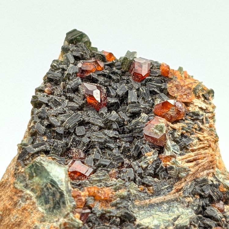 HESSONIT Roter GRANAT mit CLINOCHLOR, Italien (Nuovo (secondo la ...