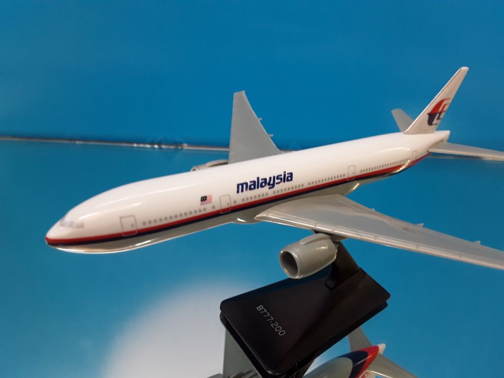 Modellflugzeug _ Malaysia Boeing B777 _ 1:500 (Gebraucht) in Uerikon ...