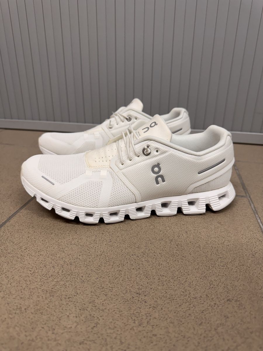 On-Schuhe, weiss, Gr. 42 (Gebraucht) in Lupfig für CHF 75 – nur ...