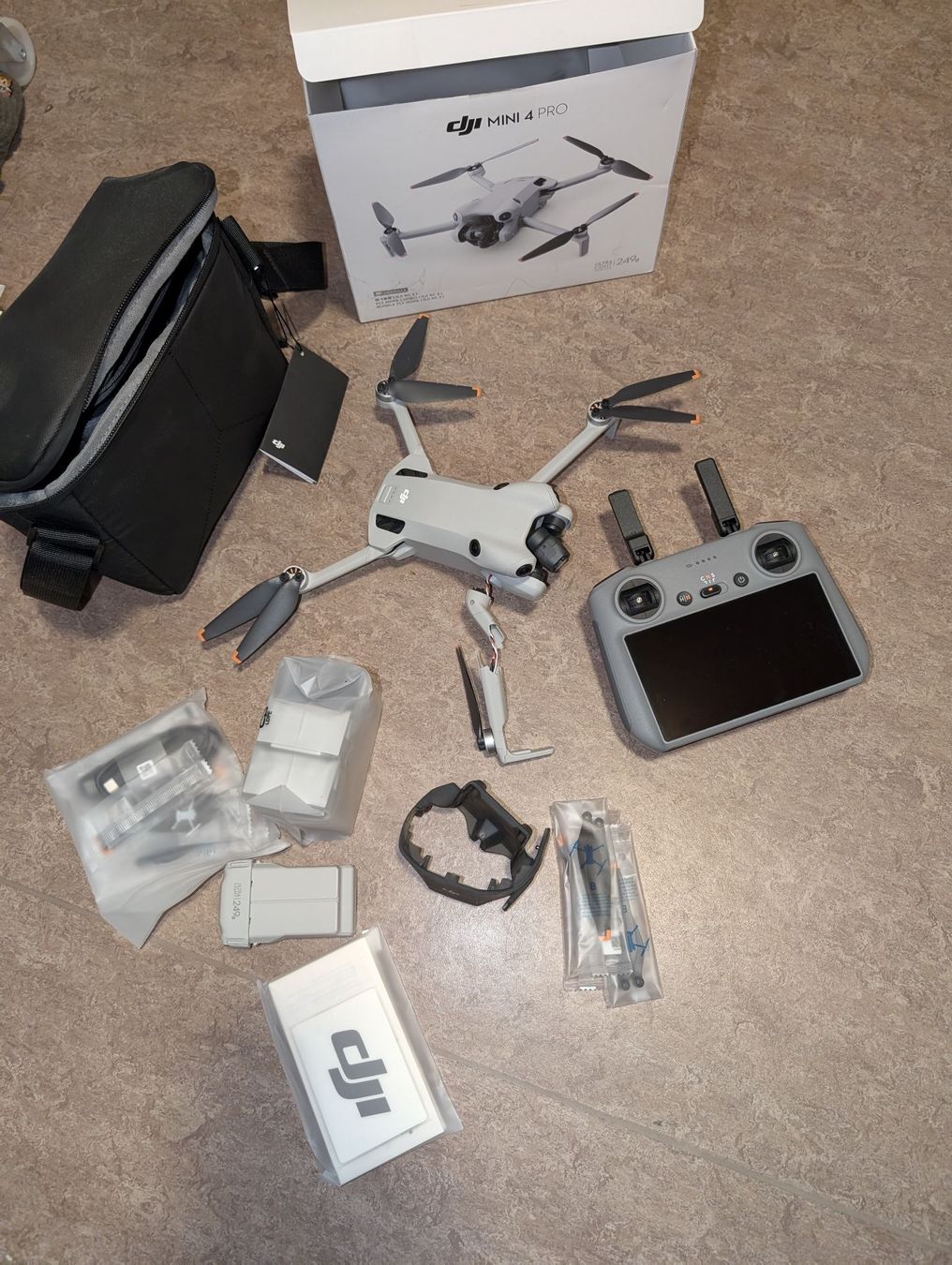 DJI Mini 4 Pro Drone - Fly More Combo - Wing Broken (Defekt) in Zürich ...