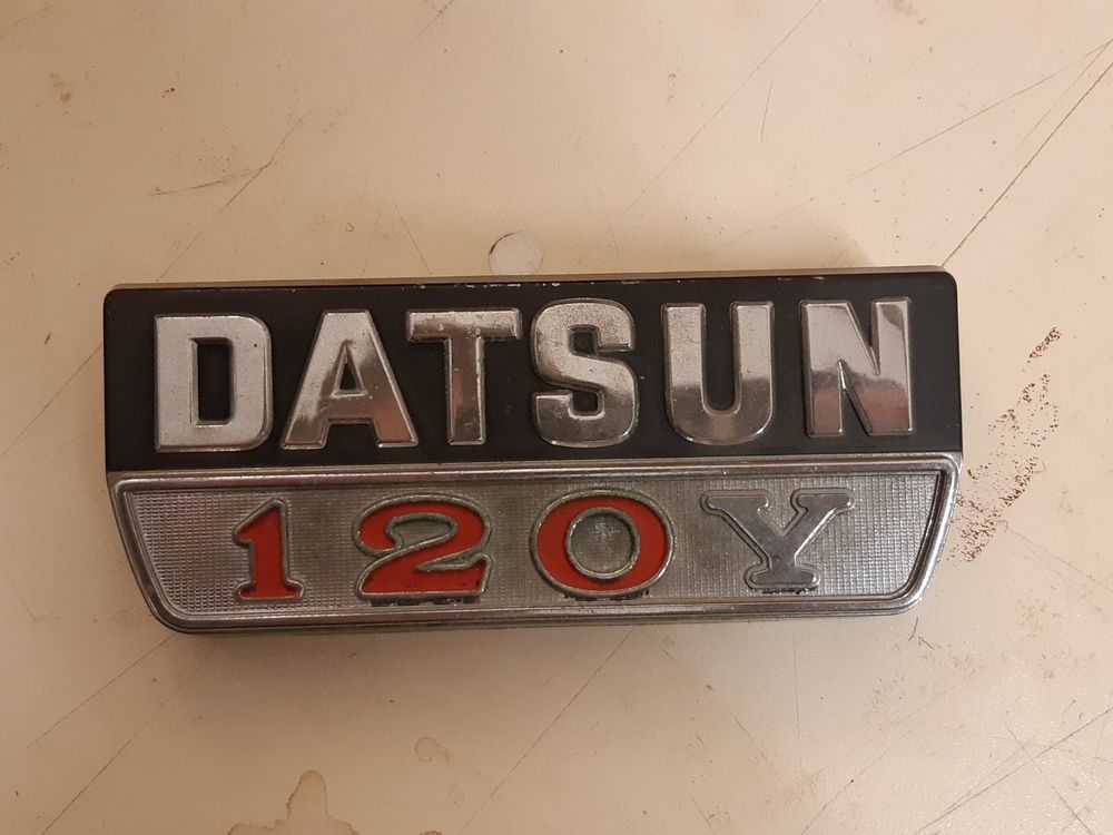 Badge arrière DATSUN 120Y (D'occasion) à Ependes VD pour CHF 45 ...