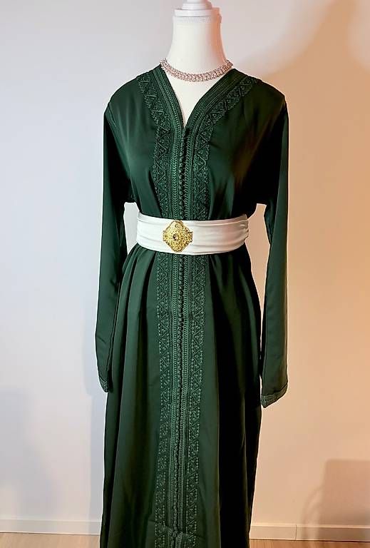 KAFTAN ÉMERAUDE AVEC MDAMMA BLANC (D'occasion) à Soral pour CHF 190 ...