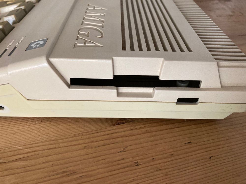 Commodore Amiga 500 inkl. 512kb Memory Expansion (No Floppy) | Kaufen auf Ricardo