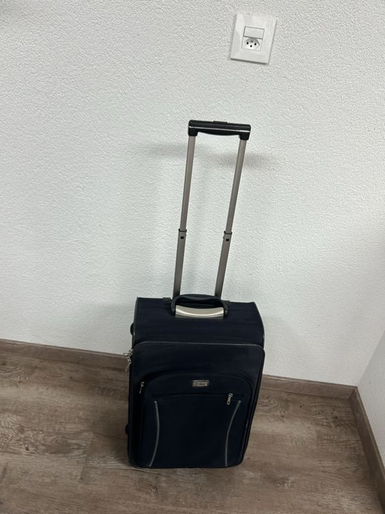 Robuster Reisekoffer mit Rollen, Dunkelblau (Gebraucht) in Reinach BL ...