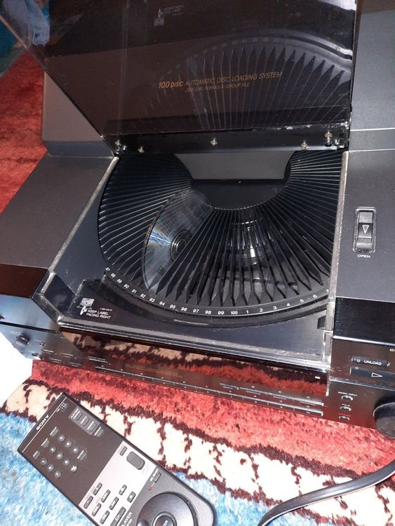 Multi CD Wechsler 100 Disc, CDP-CX100 mit 60 Ex. div. CD's | Kaufen auf Ricardo