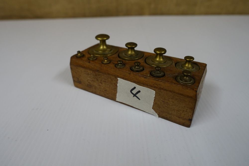 Gewichtssteine gepunzt11-teilig Waage Messing antik (Gebraucht) in Richigen für CHF 80 – mit ...