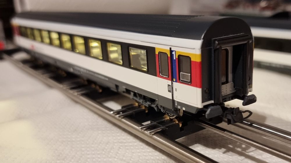 Roco EWIV 1.Kl ICN Farben - SBB H0 DC mit Innenbeleuchtung (Neu (gemäss ...