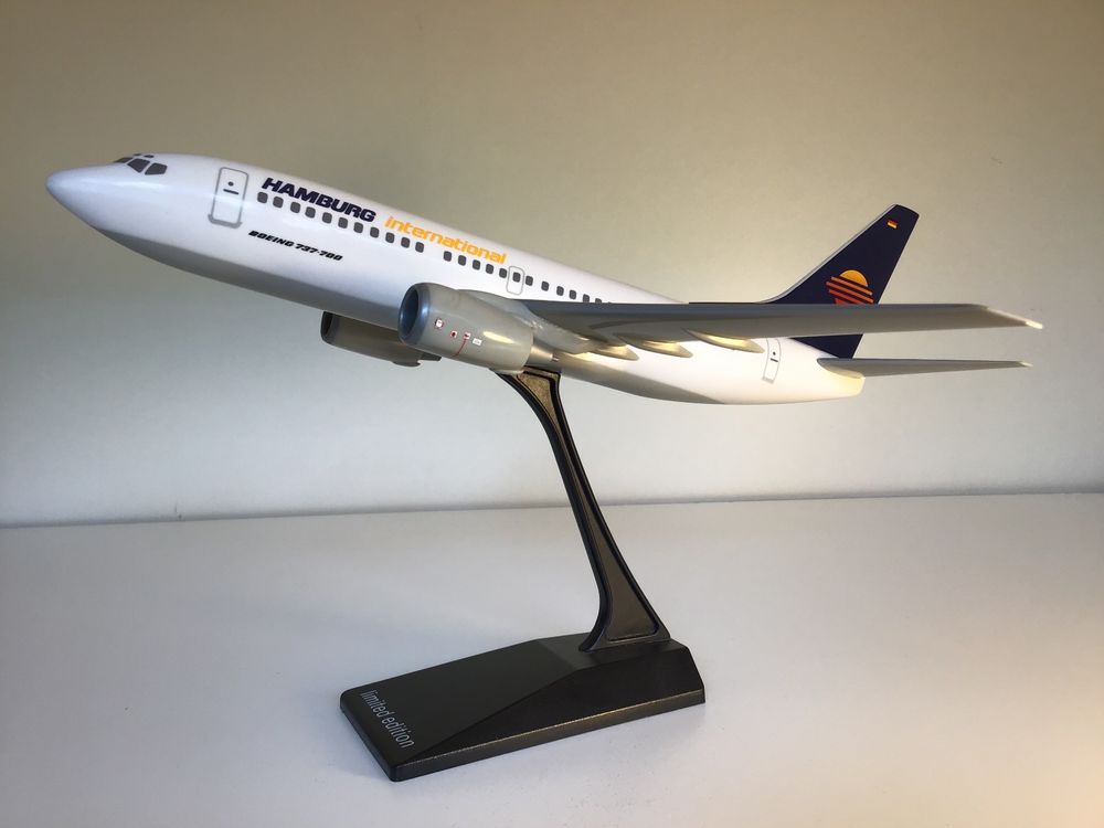 Modellflugzeug Hamburg international Boeing 737 -700 1:100 (Gebraucht ...