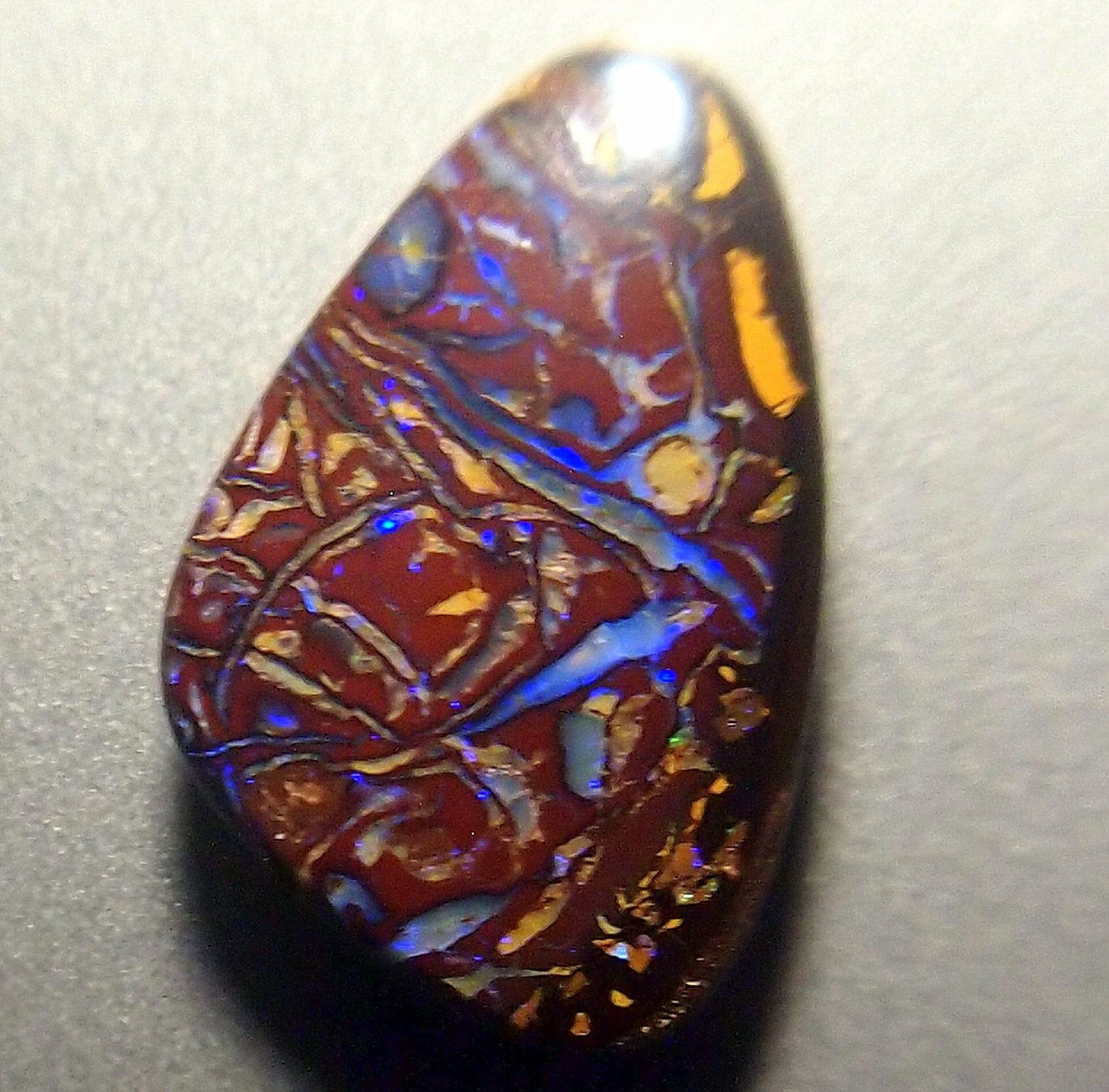 🔥 Boulder Opal Edelstein, rot/blau, Top Schliff, Rarität... (Neu und ...