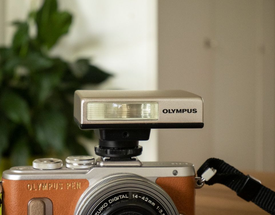 Olympus flash FL-14. The retro-style compact flash for m4/3. (Gebraucht ...