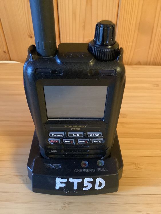 YAESU FT5D mit SSM-17A, CD-41, SAD-25, Gürtelclip topZustand (Gebraucht ...