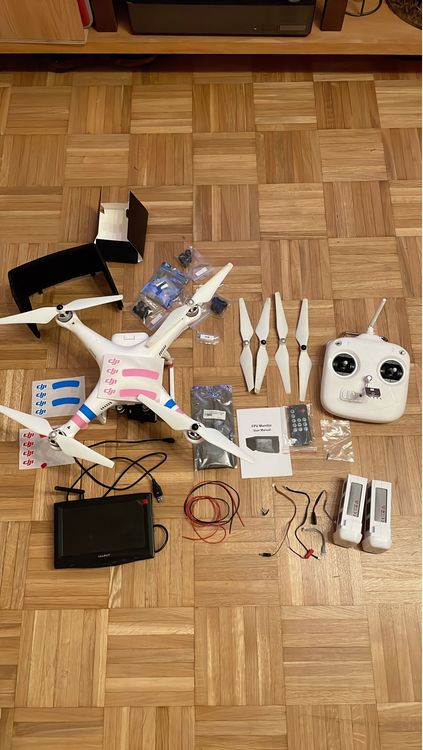 DJI Phantom Drone Bundle + FPV Monitor (Defekt) in Biel/Bienne für CHF 7 – nur Abholung auf ...