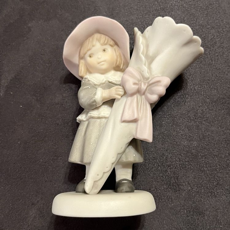 Kim Anderson: Mädchen mit Geschenk Figur (Neu (gemäss Beschreibung)) in ...