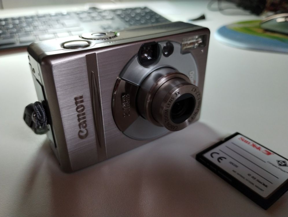 Canon IXUS 300 (PC1008) 2 Akkus mit Ladegerät, 1GB CF-Card (Gebraucht ...