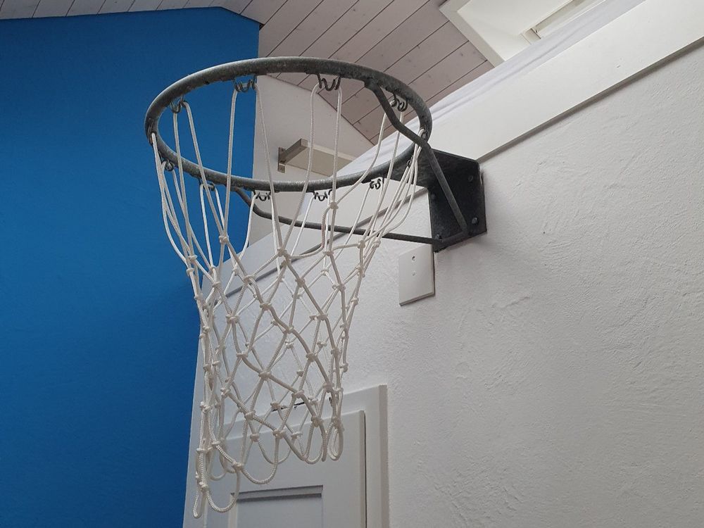 Basketballkorb gross Metall (Gebraucht) in Ottenbach für CHF 1 – nur ...