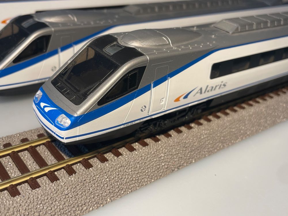 ALARIS Lokomotive und Wagen Set RENFE H0 (Lima) (Neu (gemäss ...