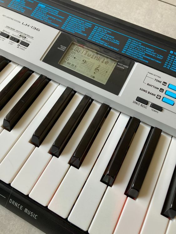 Keyboard Casio LK 136, tragbar, mit Leuchttasten | Kaufen auf Ricardo